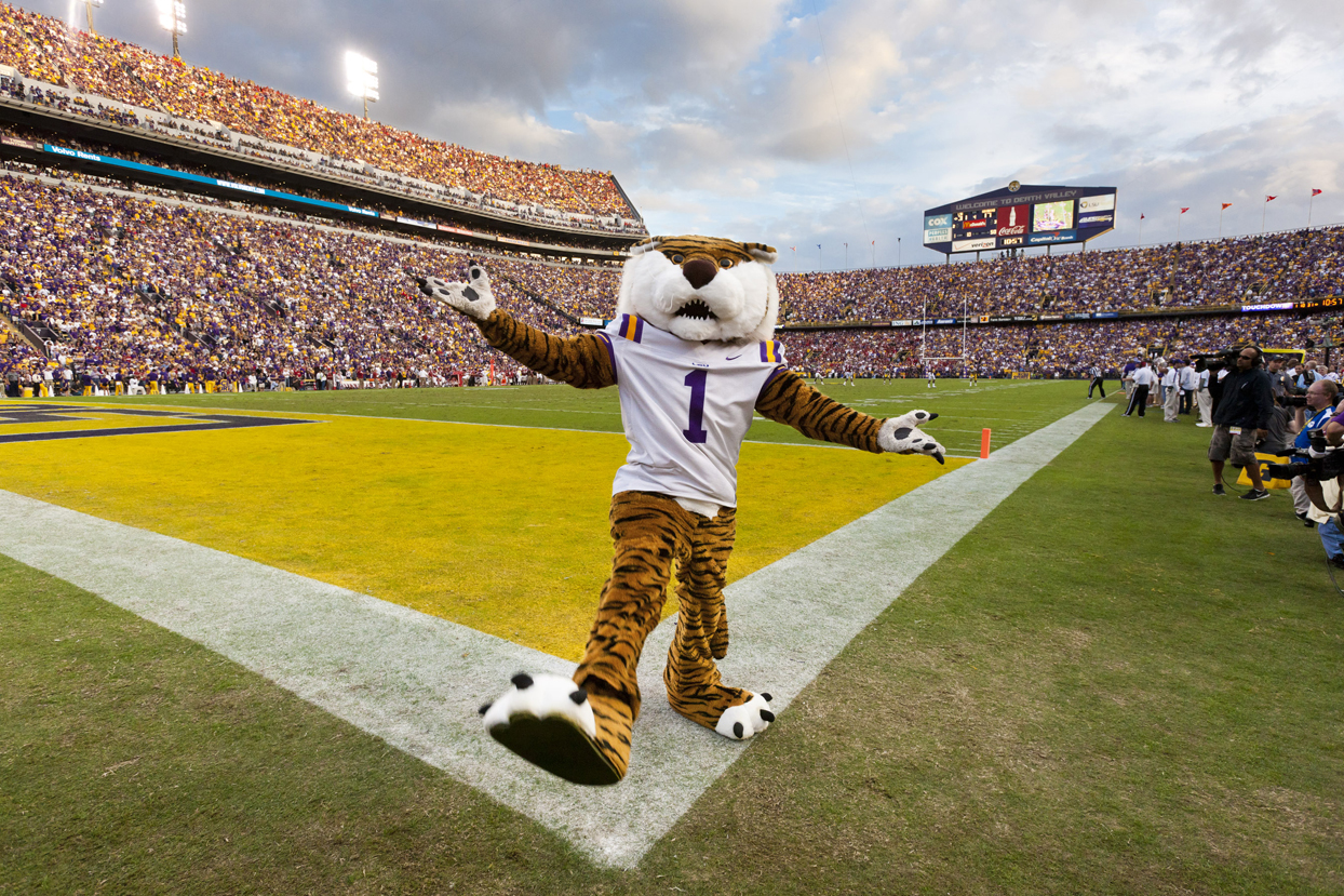This local high school football team will co-star with LSU in feature ...