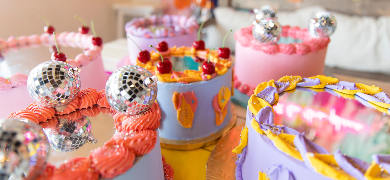 The anatomy of the TikTok-inspired mirror cakes at Eloise Market and ...