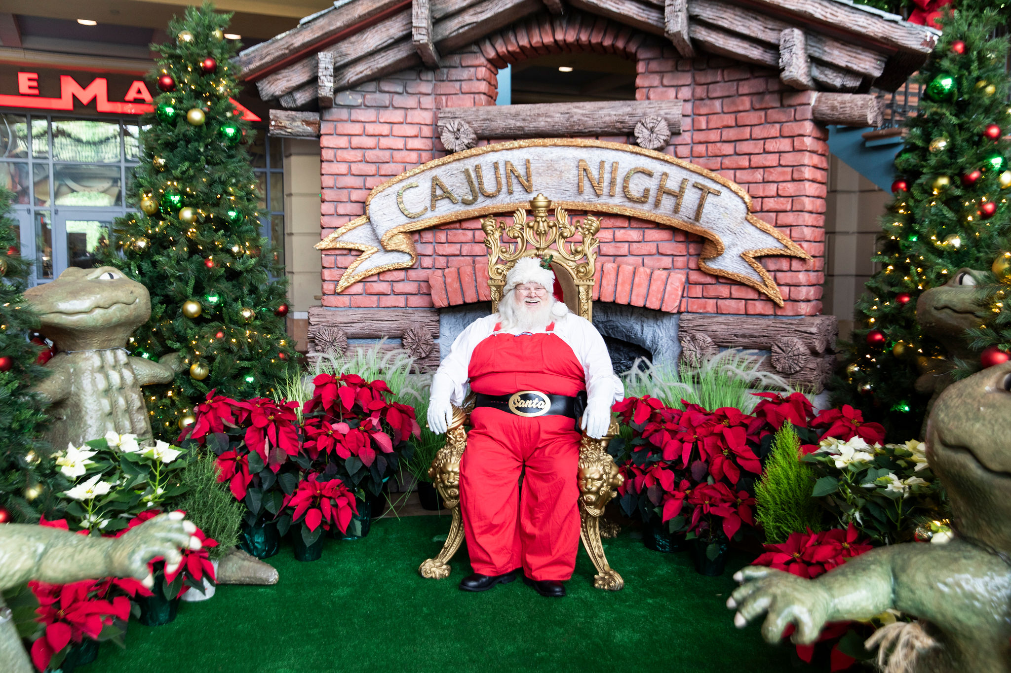Where to take photos with Santa and the Grinch in Baton Rouge