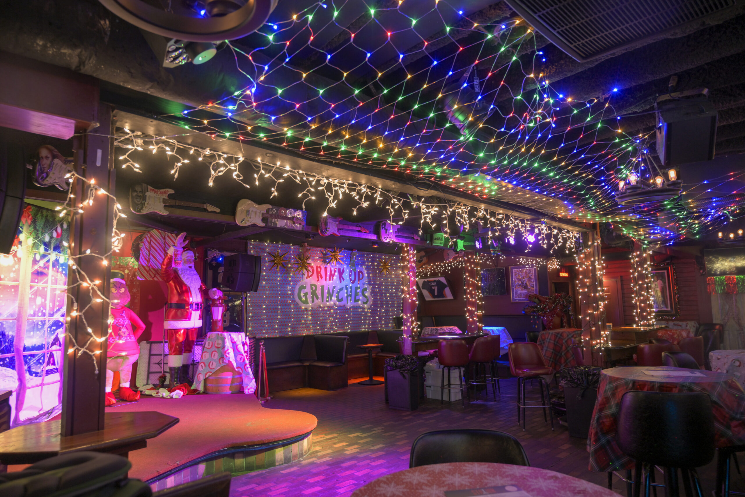 These Christmas-themed pop-up bars in Baton Rouge will get you into the ...