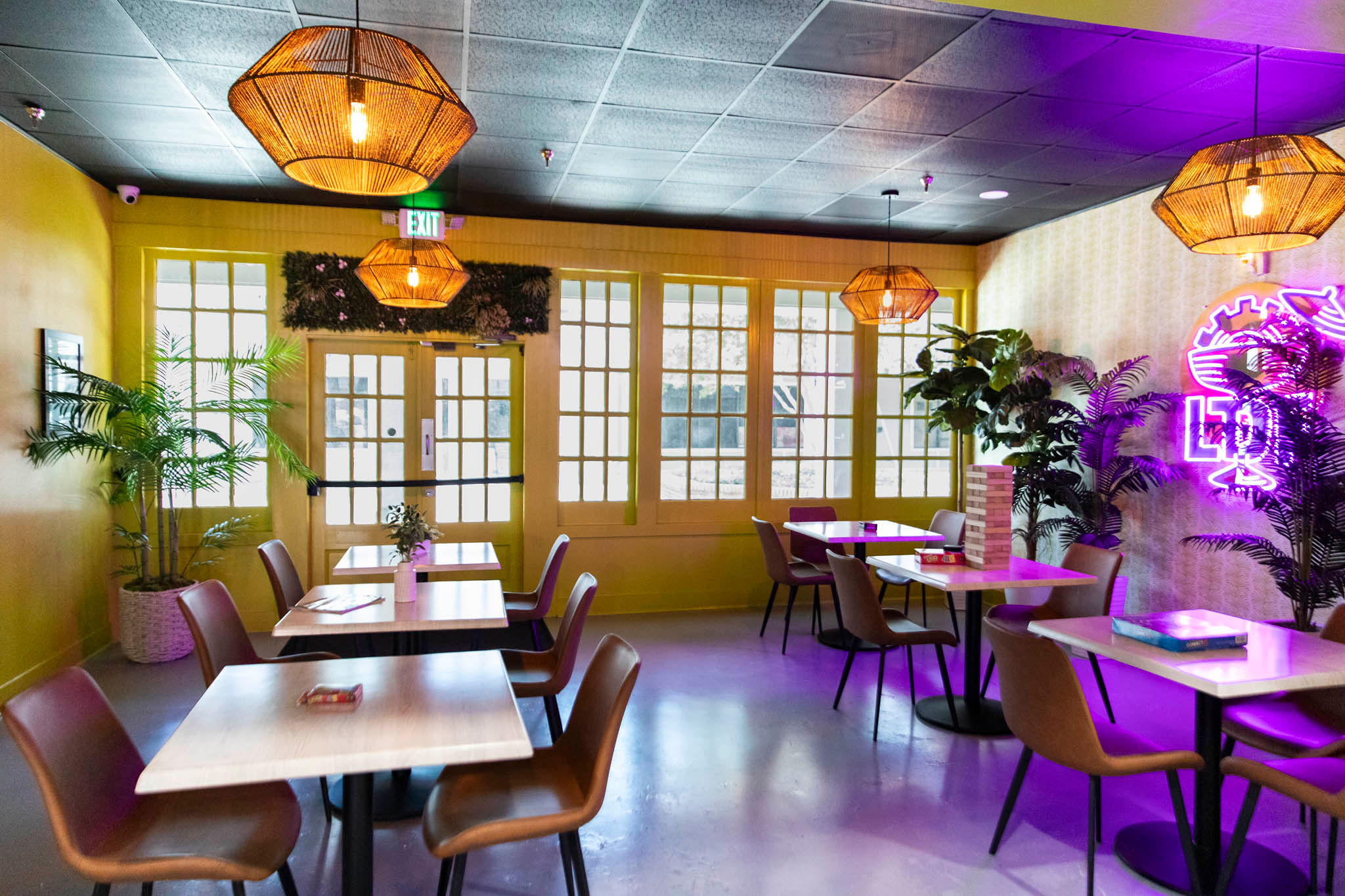 Inside Louisiana Daiquiri Factory, a new tropical-themed bar - [225]