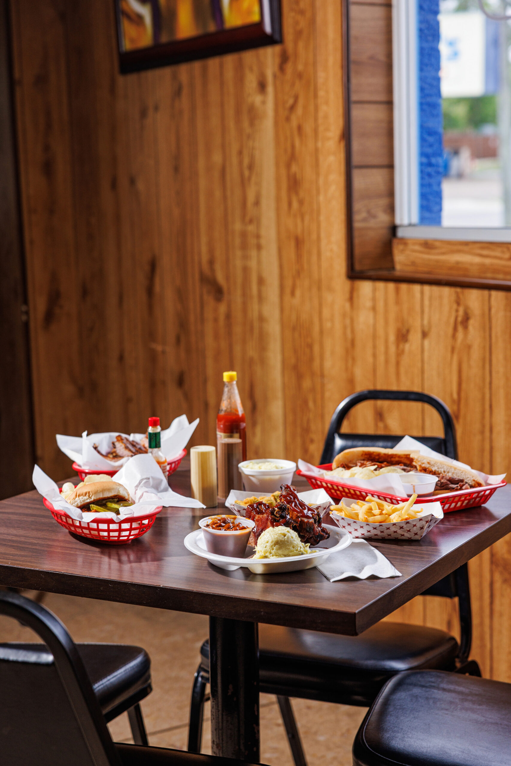 Digging into the shared history at Jay's Bar-B-Q's Baton Rouge ...