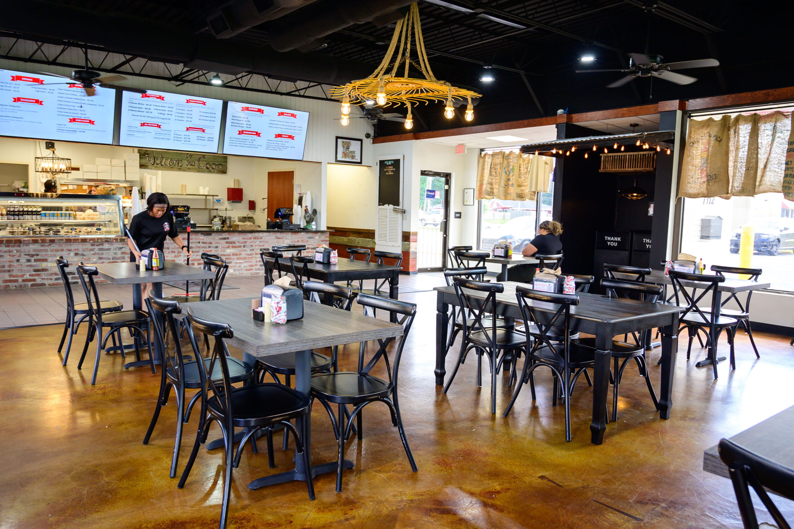 Inside Southern Chicks Cafe & Daiquiris' first Baton Rouge location ...
