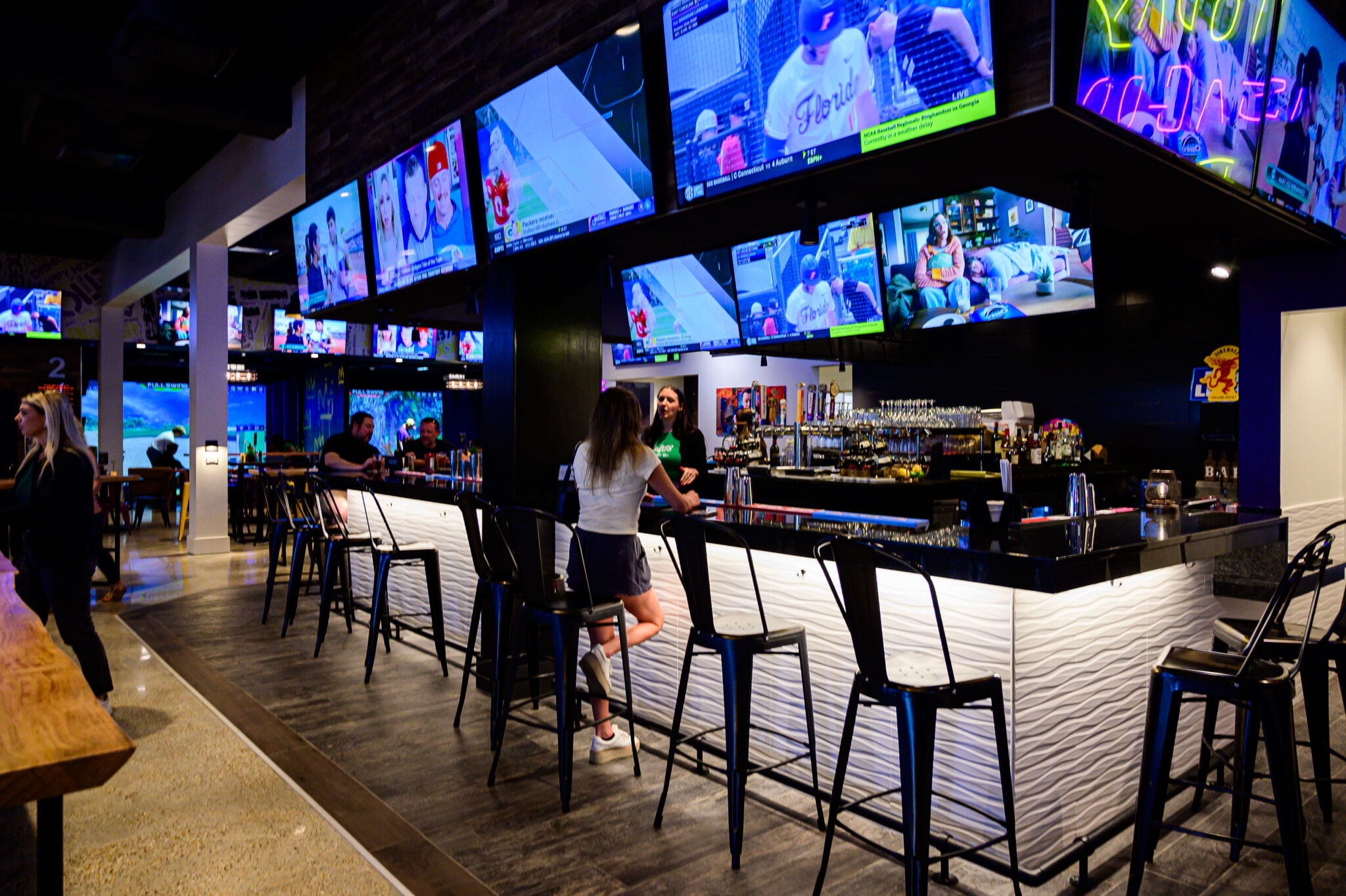 Inside Loft18, a new sports bar with food, wall-to-wall TVs and sport ...